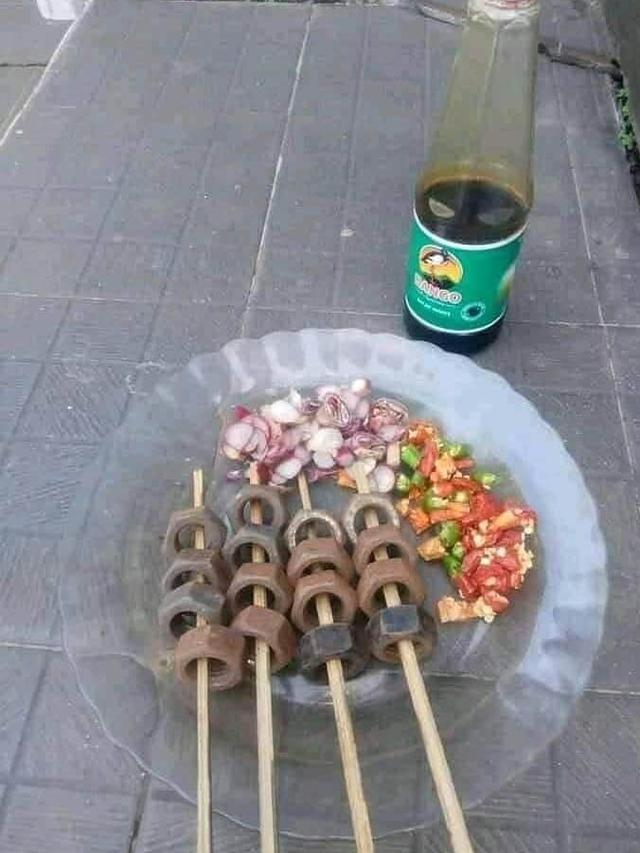 6 Potret Orang Makan Sate Ini Nyeleneh Banget, Bikin Tepuk Jidat - Hot ...