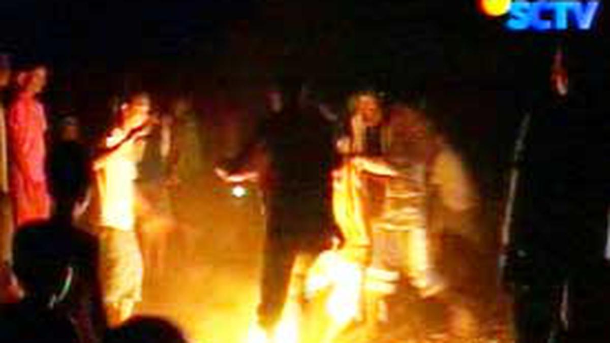 Mengisi Liburan dengan Bermain Bola Api - News Liputan6.com