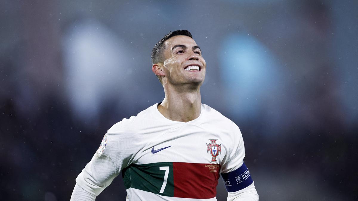 Jadi Pemain dengan Caps Internasional Terbanyak di Dunia, Cristiano ...