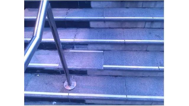 6 Potret Gagal Desain Tangga dan Eskalator Ini Bikin Orang Enggak Bisa ...