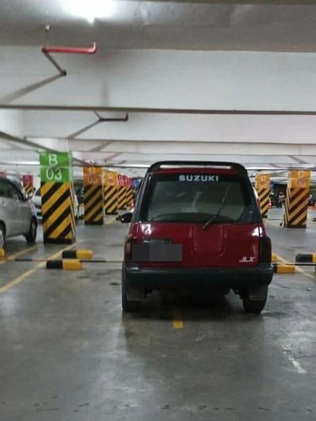 Contoh Cara Parkir Pengemudi Egois yang Merugikan Orang Lain - Otomotif ...