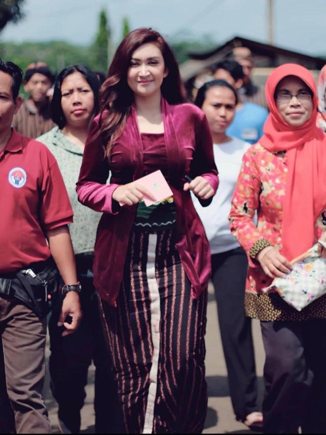 Sempat Unggah Foto Hamil, Ini 6 Potret Terbaru Nafa Urbach Pamer Perut Six Pack - Hot Liputan6.com