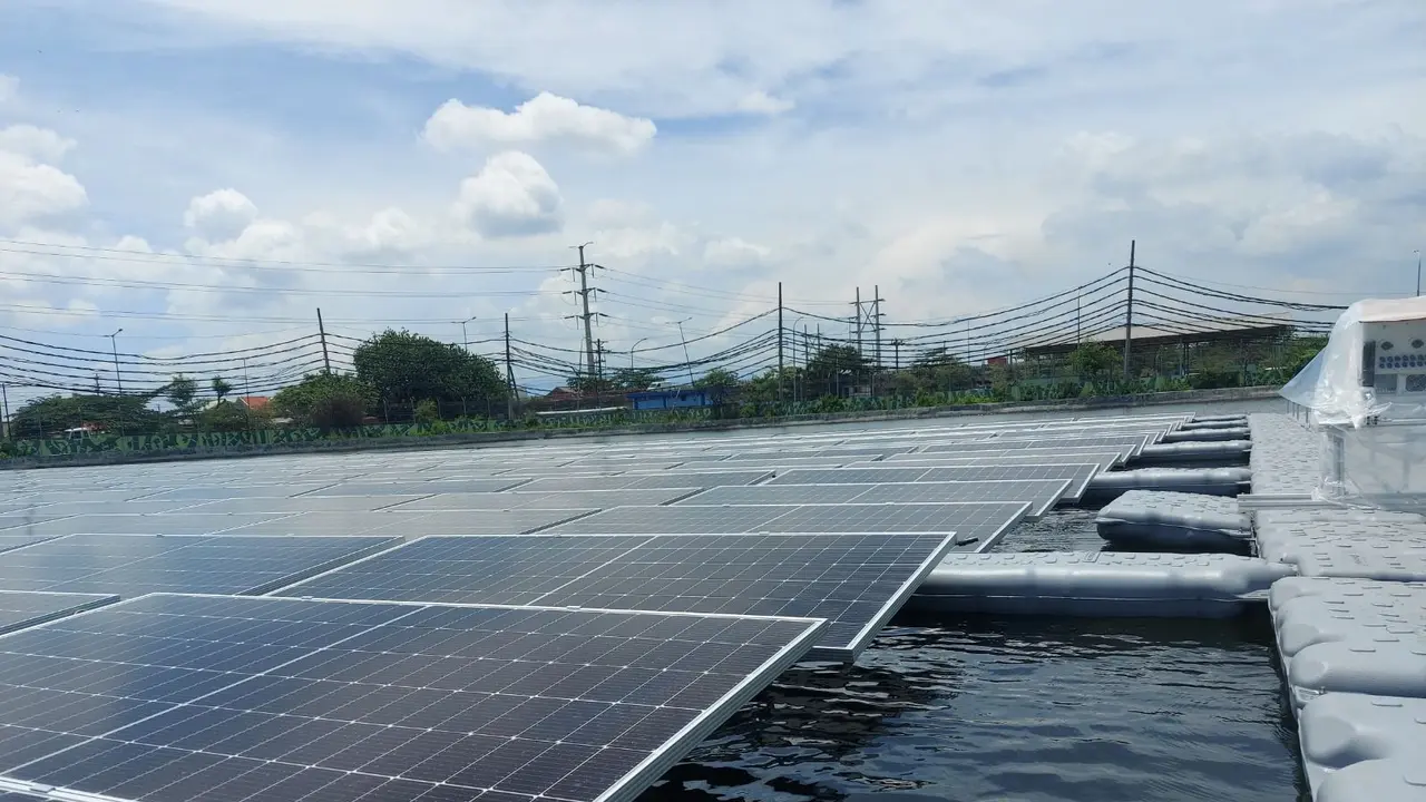 PLN Garap Proyek PLTS Apung Berkapasitas 42 MWp di Batam - Bisnis ...