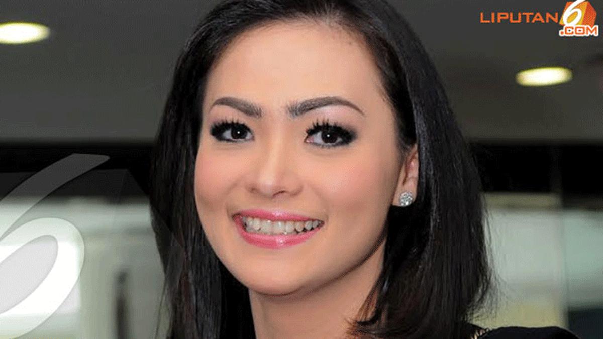Christy Jusung Pasrah Jalani Ramadan Tanpa Pasangan - ShowBiz Liputan6.com