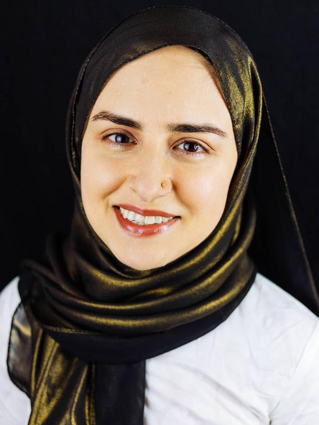 6 Potret Kulsoom Abdullah, Atlet Angkat Besi Hijaber Bergelar Doktor ...