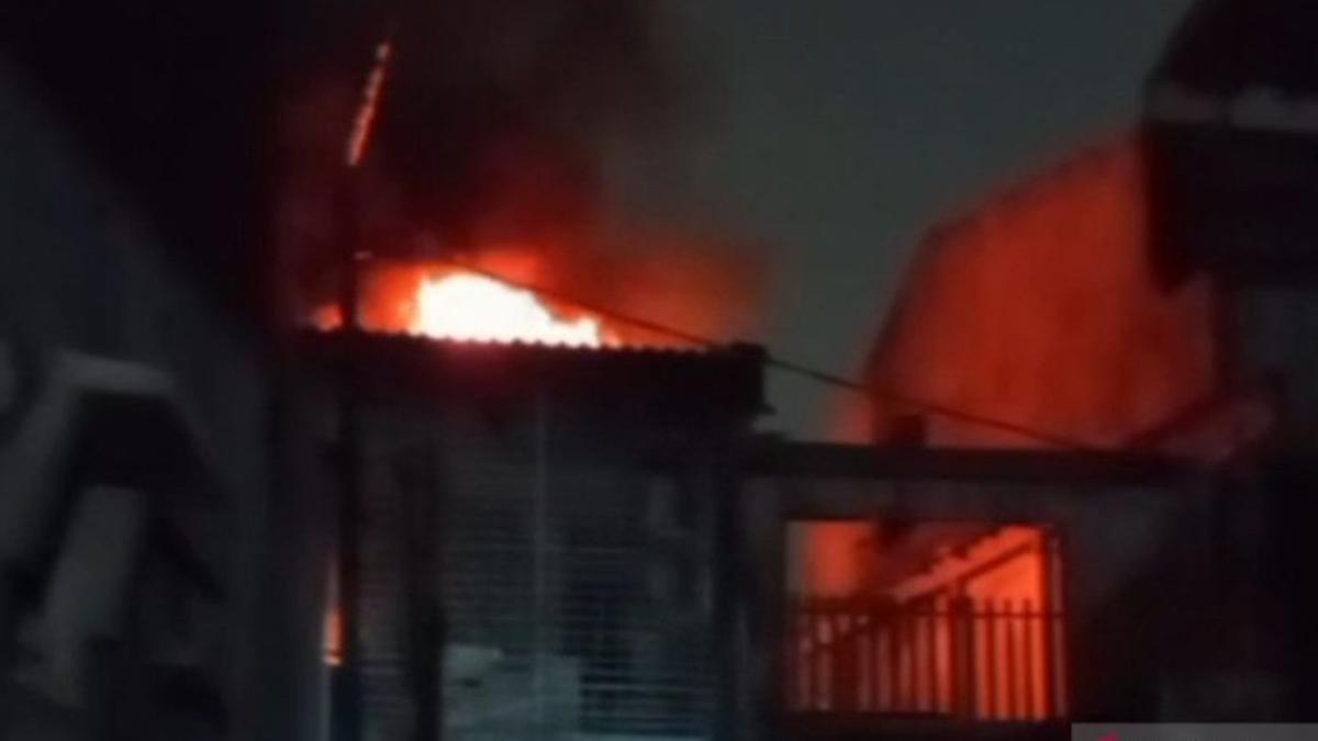 Sempat Padam, Rumah di Tambora Jakbar Kembali Terbakar