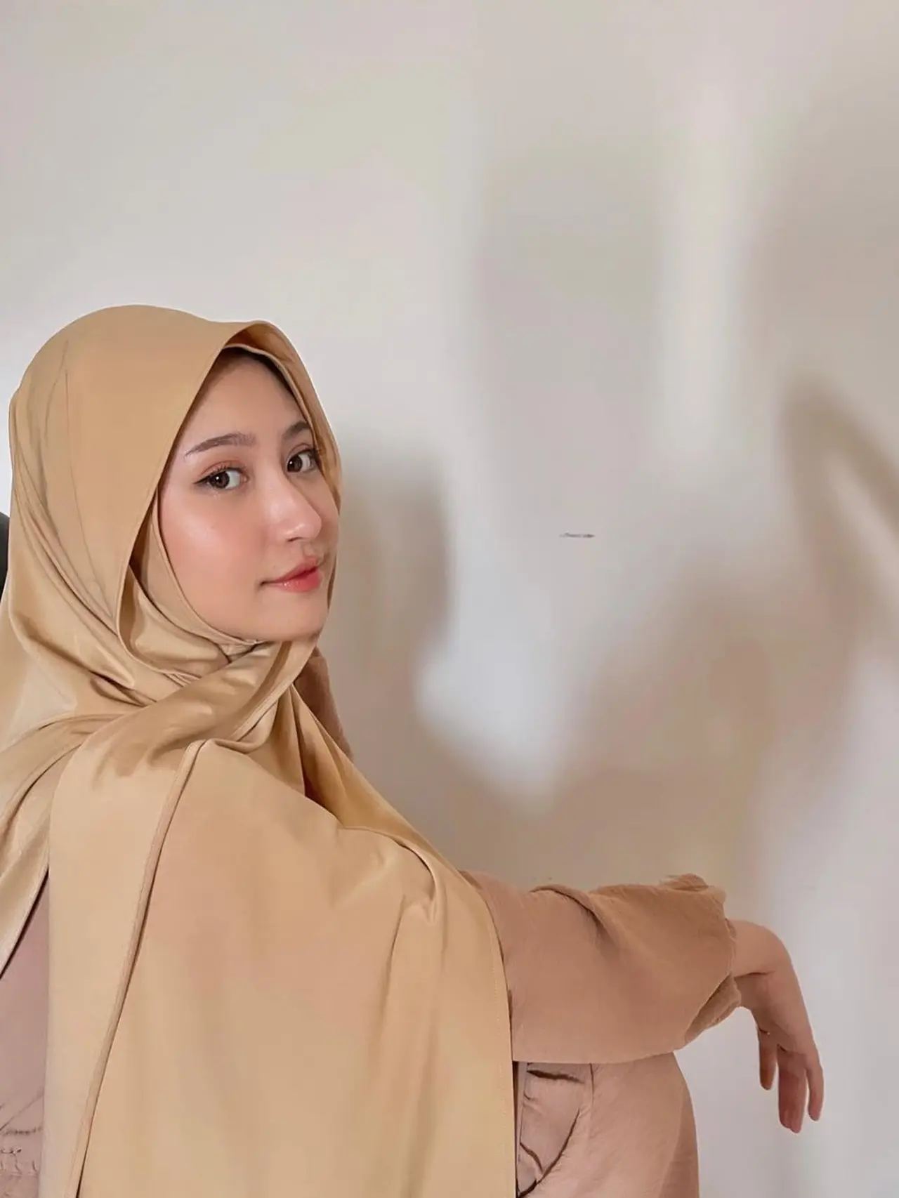 6 Potret Naykilla Penyanyi Lagu Garam dan Madu yang Viral, Gayanya ...