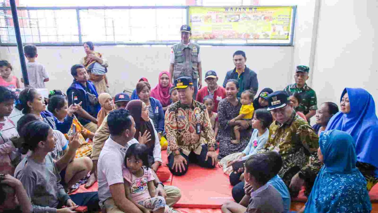 Pj Gubernur Jakarta Sambangi 977 Warga Terdampak Banjir di Semper Barat ...