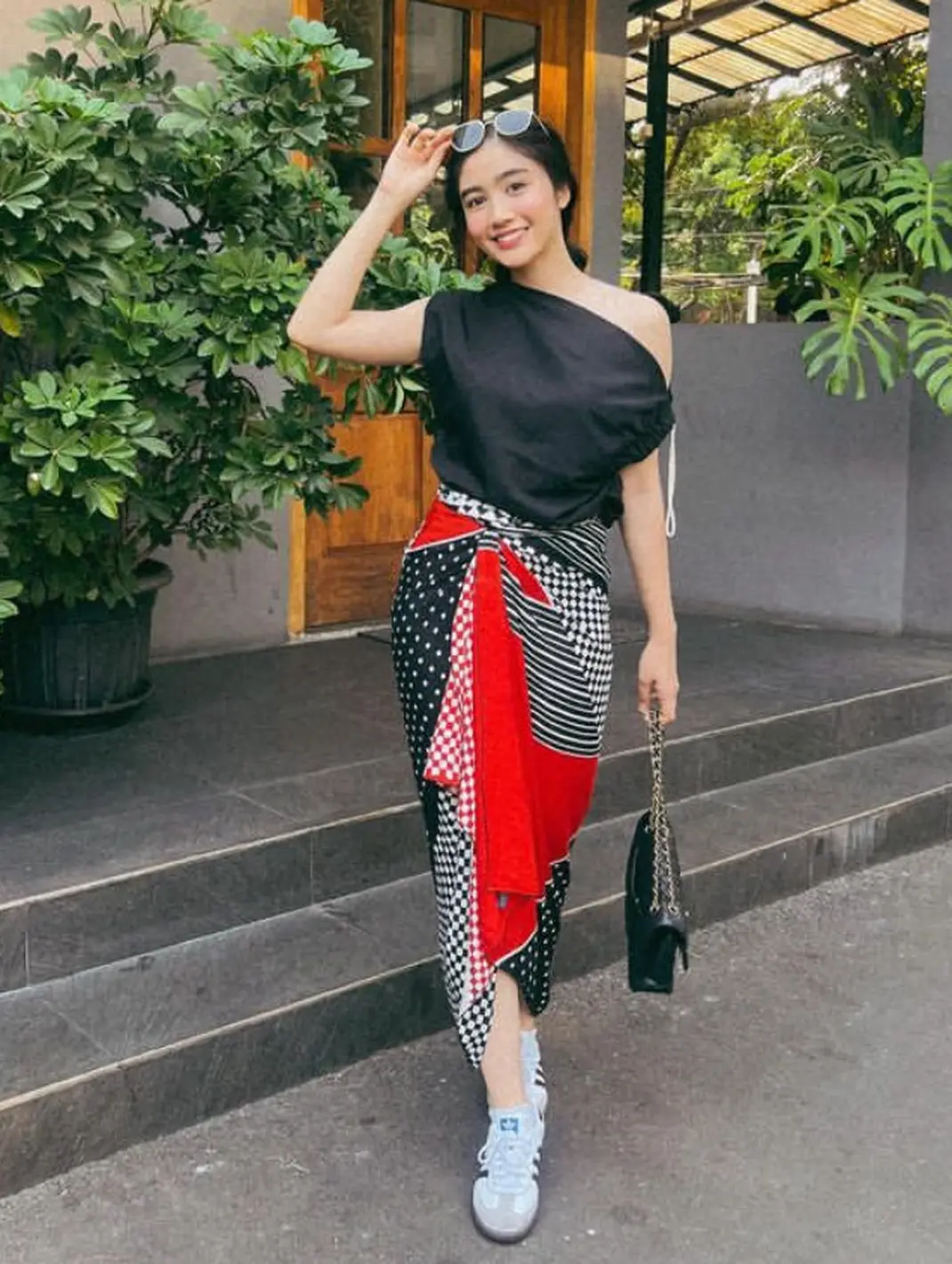 10 Ide Mix and Match Mengenakan Kain Lilit untuk Tampilan Lebih Modern ...
