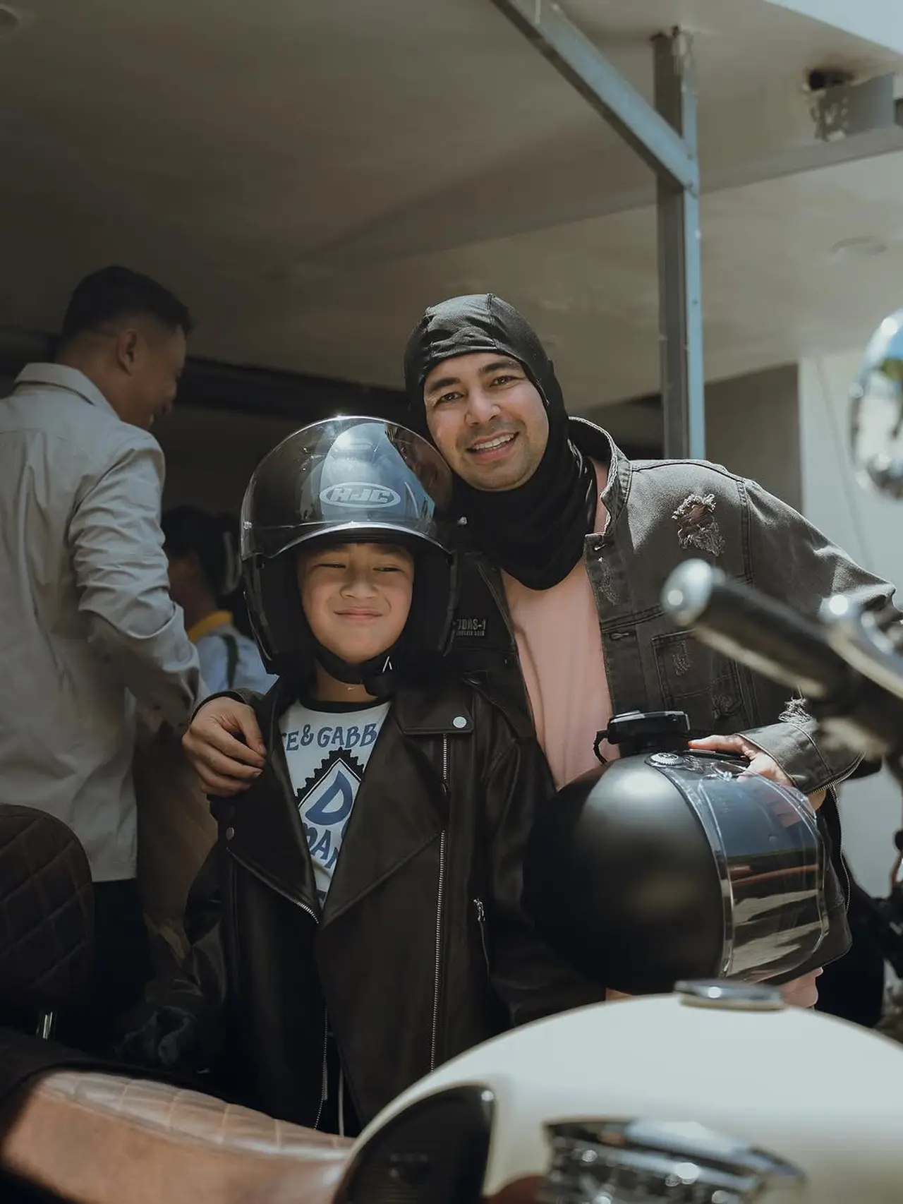 4 Potret Rafathar Ikut Touring Bareng Raffi Ahmad di Labuan Bajo, Tampan dan Karismatik - Hot ...