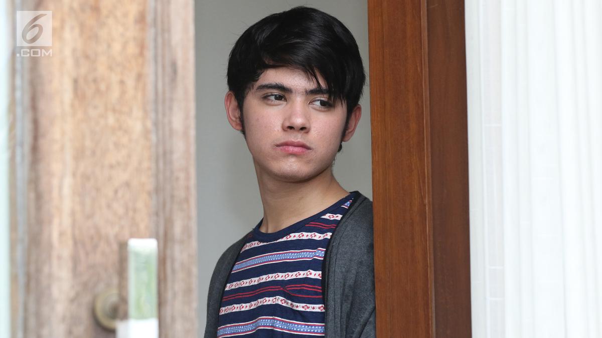 Lama Tak Muncul, Penampilan Aliando Syarief Bikin Kaget - ShowBiz ...