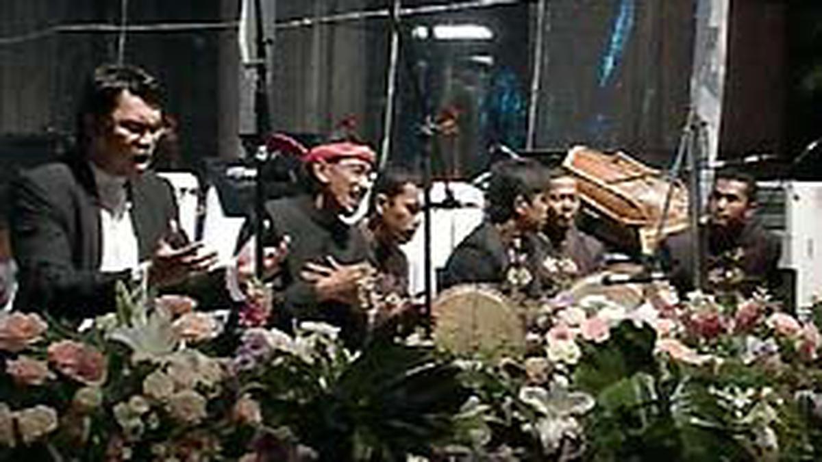 BI Menggelar Konser Amal untuk Korban Tsunami - News Liputan6.com