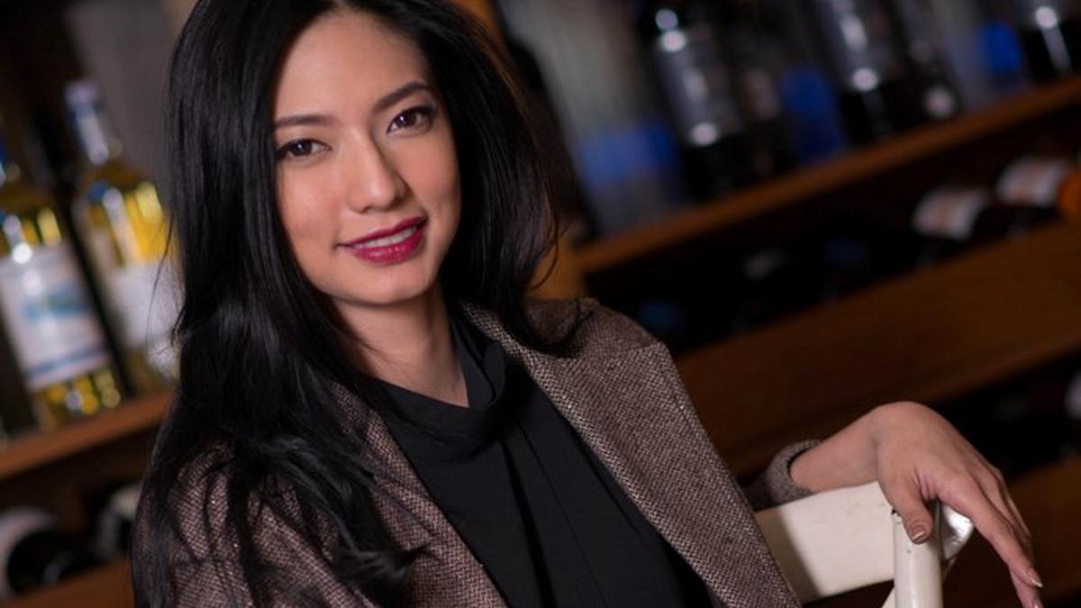 [Eksklusif] Nadia Saphira Sudah Mantap Jadi Pengacara - Entertainment Fimela.com