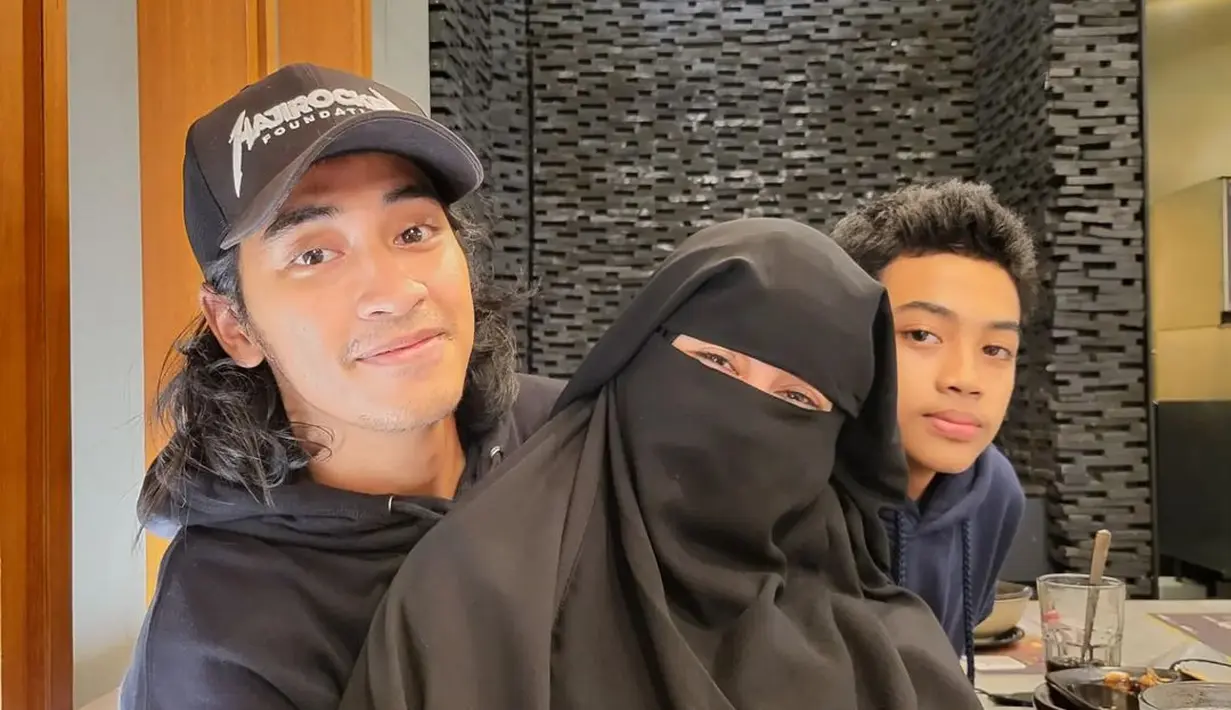 Keseruan Umi Pipik Bersama Anak-Anaknya, Ada yang Baru Pulang dari Pesantren hingga Dijemput ...