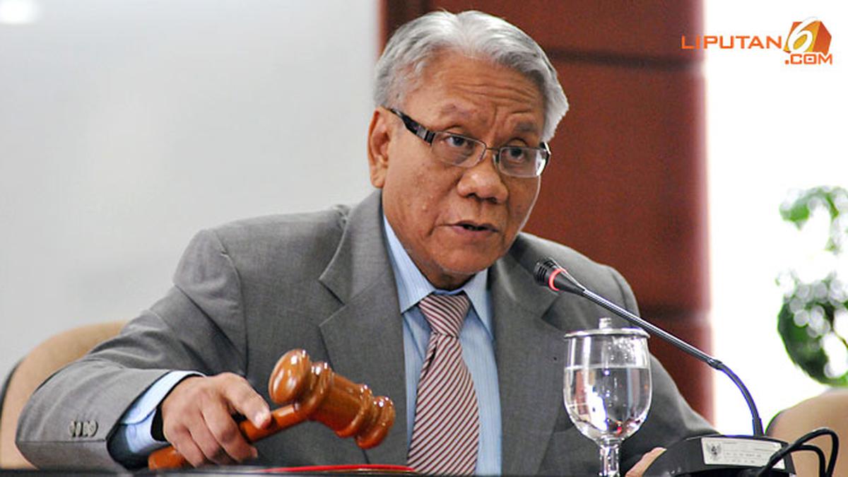 Akil Mochtar Dipecat, Kerjaan Hakim Panel MK Menumpuk - News Liputan6.com