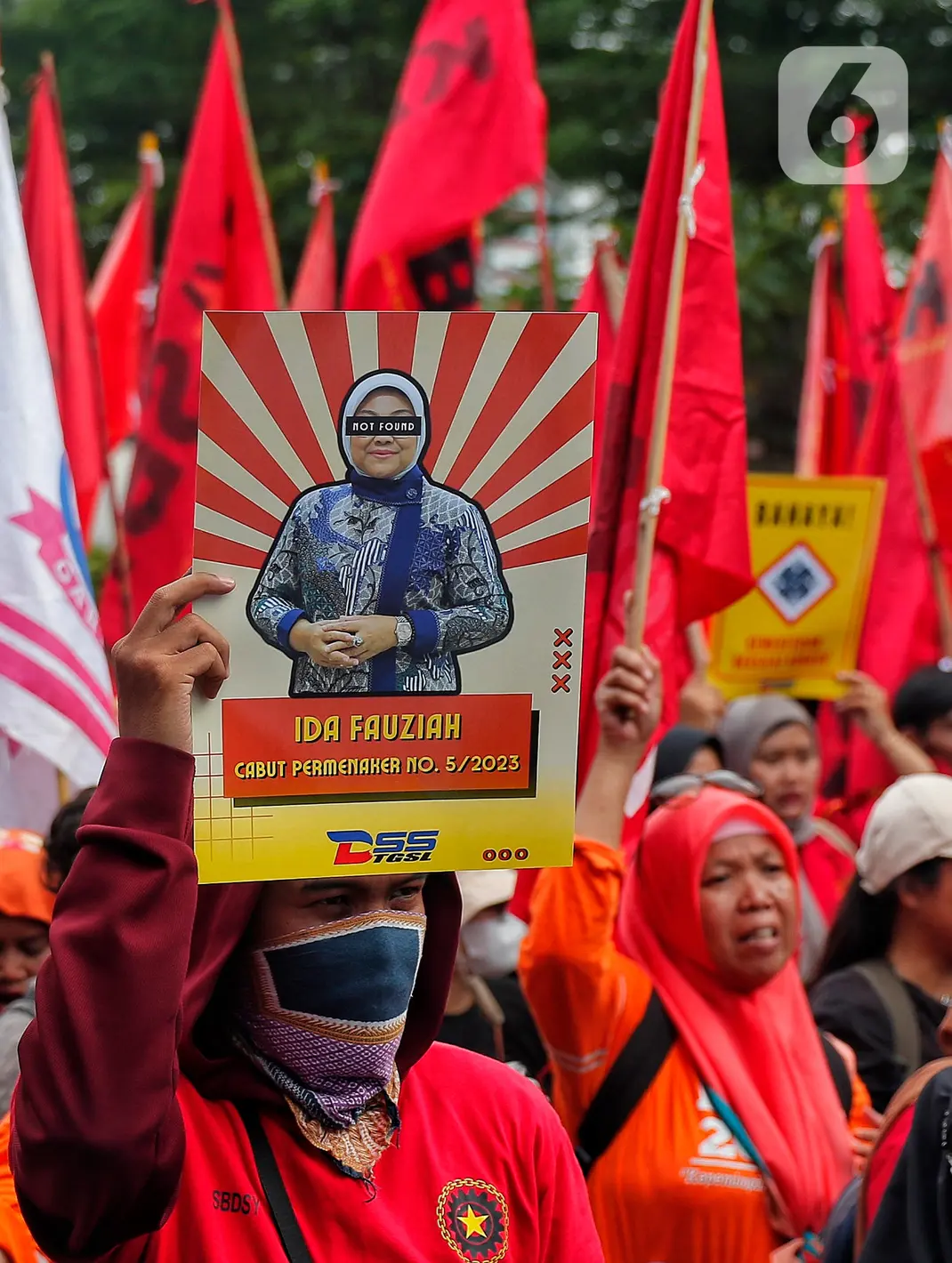 Buruh Geruduk Kemnaker Tolak Aturan Potong Upah 25 Persen - Foto Liputan6.com