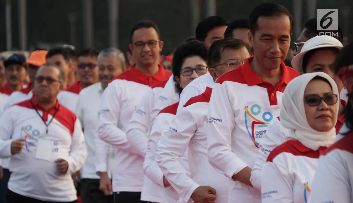 FOTO: Gaya Jokowi dan Jusuf Kalla Meriahkan Pemecahan Rekor Tari Poco ...