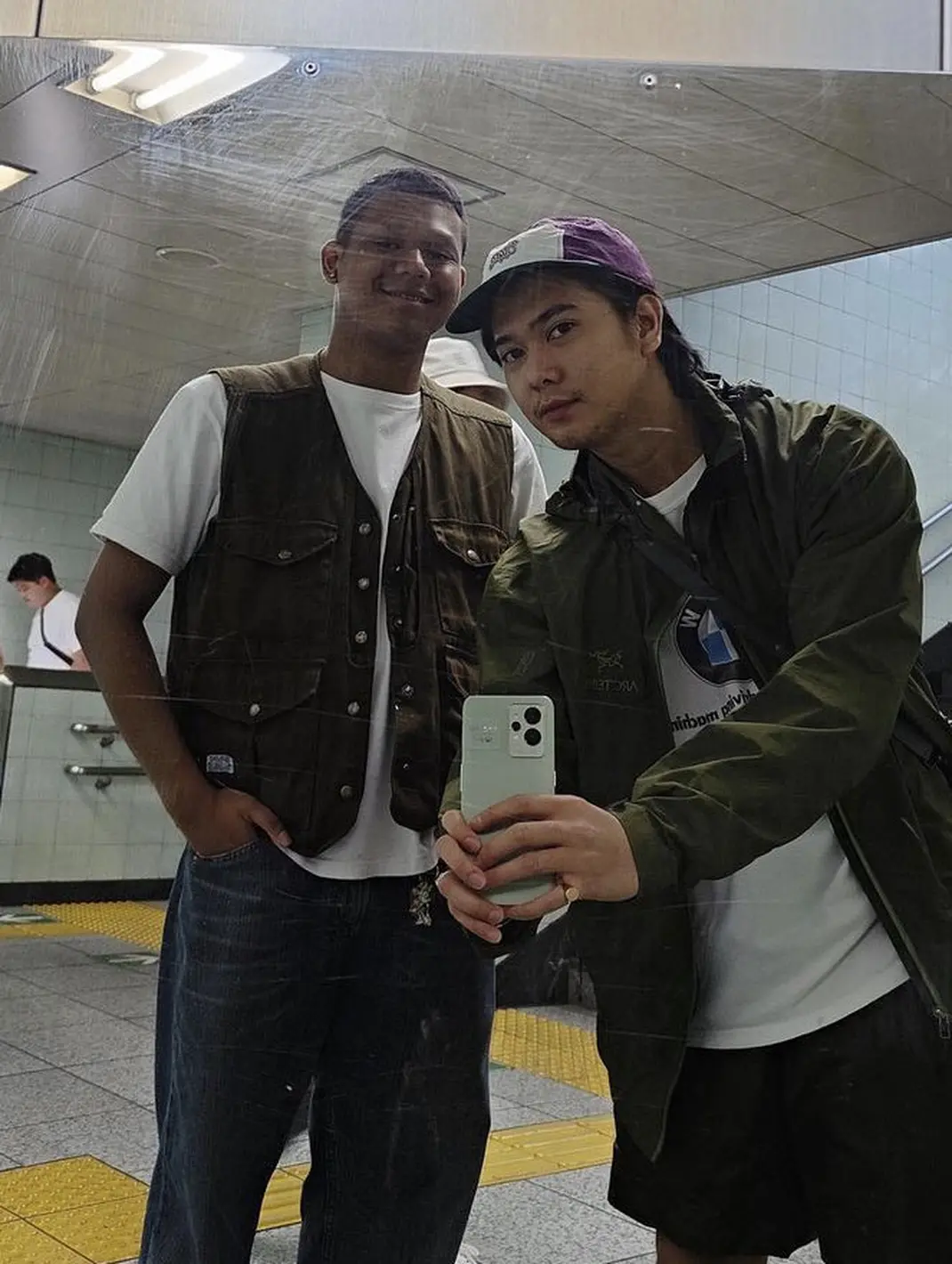 6 Penampilan Terbaru Iqbaal Ramadhan Bergaya dengan Tren Gorpore ...