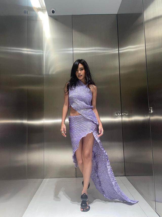 7 Potret Terbaru Eva Celia Jarang Unggah Foto Suami, Kini Saling ...