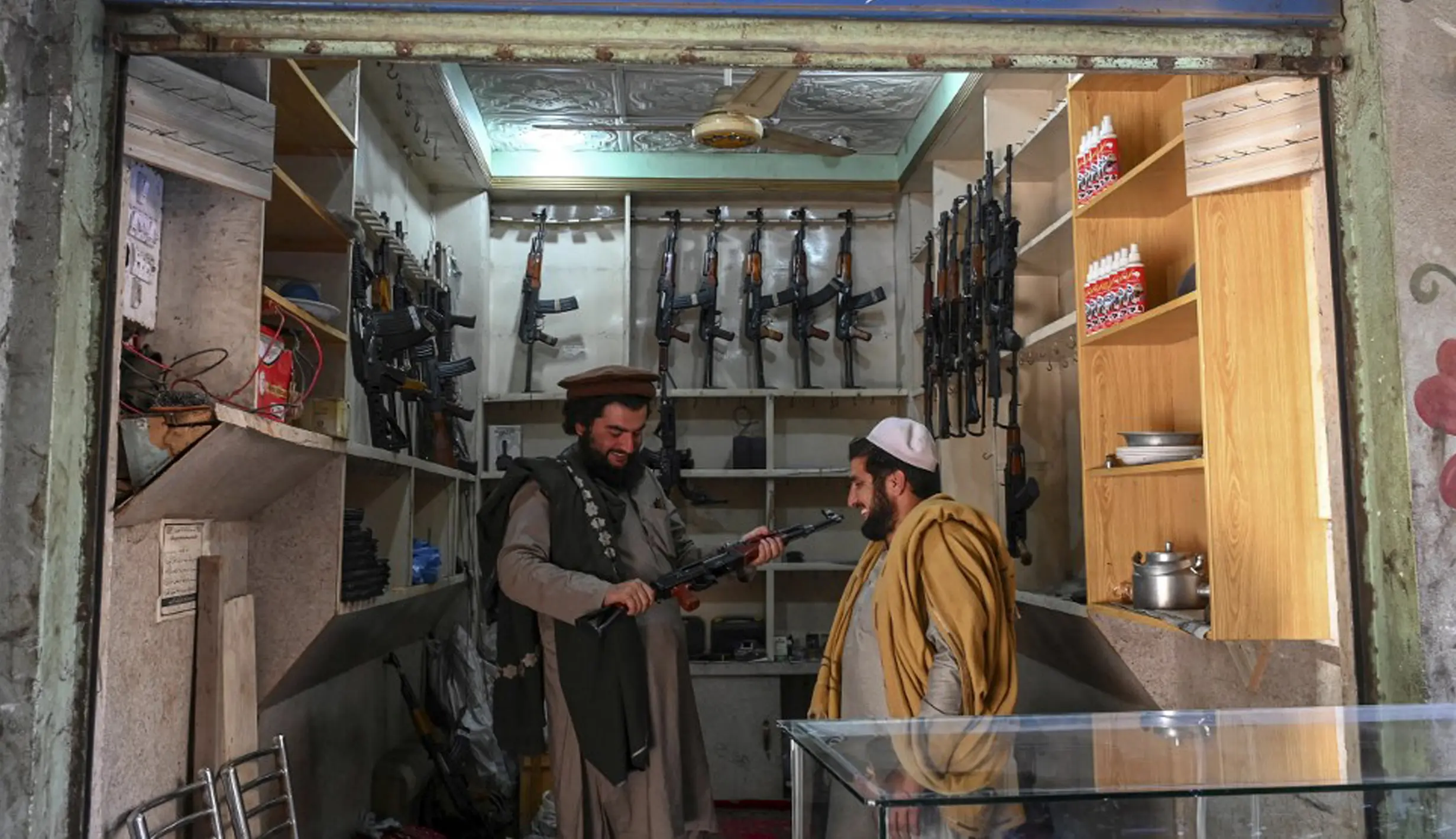 Mengunjungi Darra Adamkhel, Pasar Gelap Senjata Terbesar di Pakistan ...