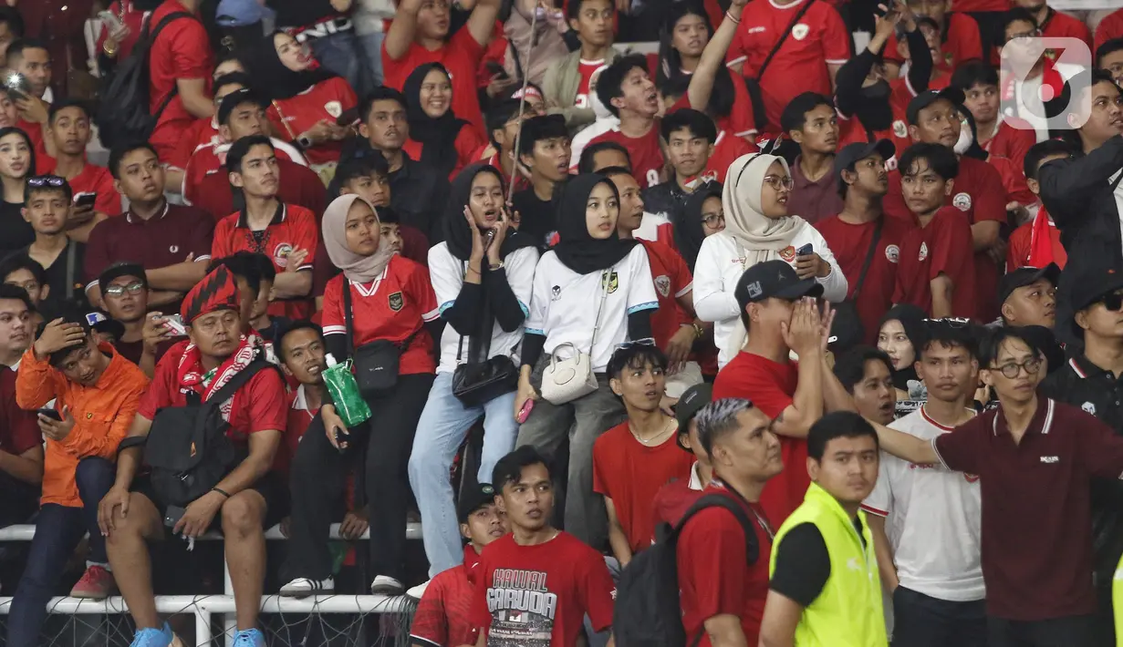 Koreografi Suporter Timnas Indonesia Getarkan Stadion Utama Gelora Bung ...