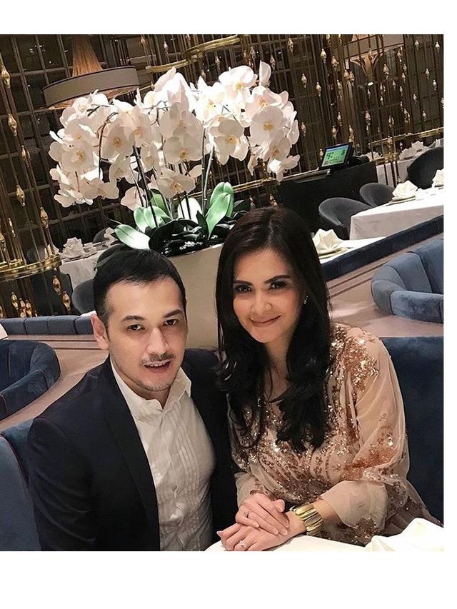 5 Potret Kebersamaan Cut Tari dan Richard Kevin, Rayakan Lebaran Perdana Bersama - Hot Liputan6.com