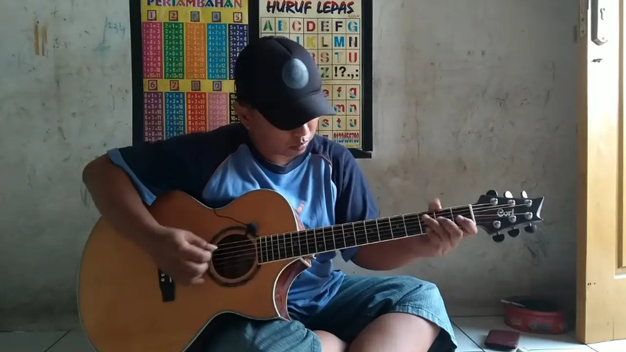 Main Gitar Sambil Selesaikan Rubik, Aksi Gitaris Ini Memukau Publik ...