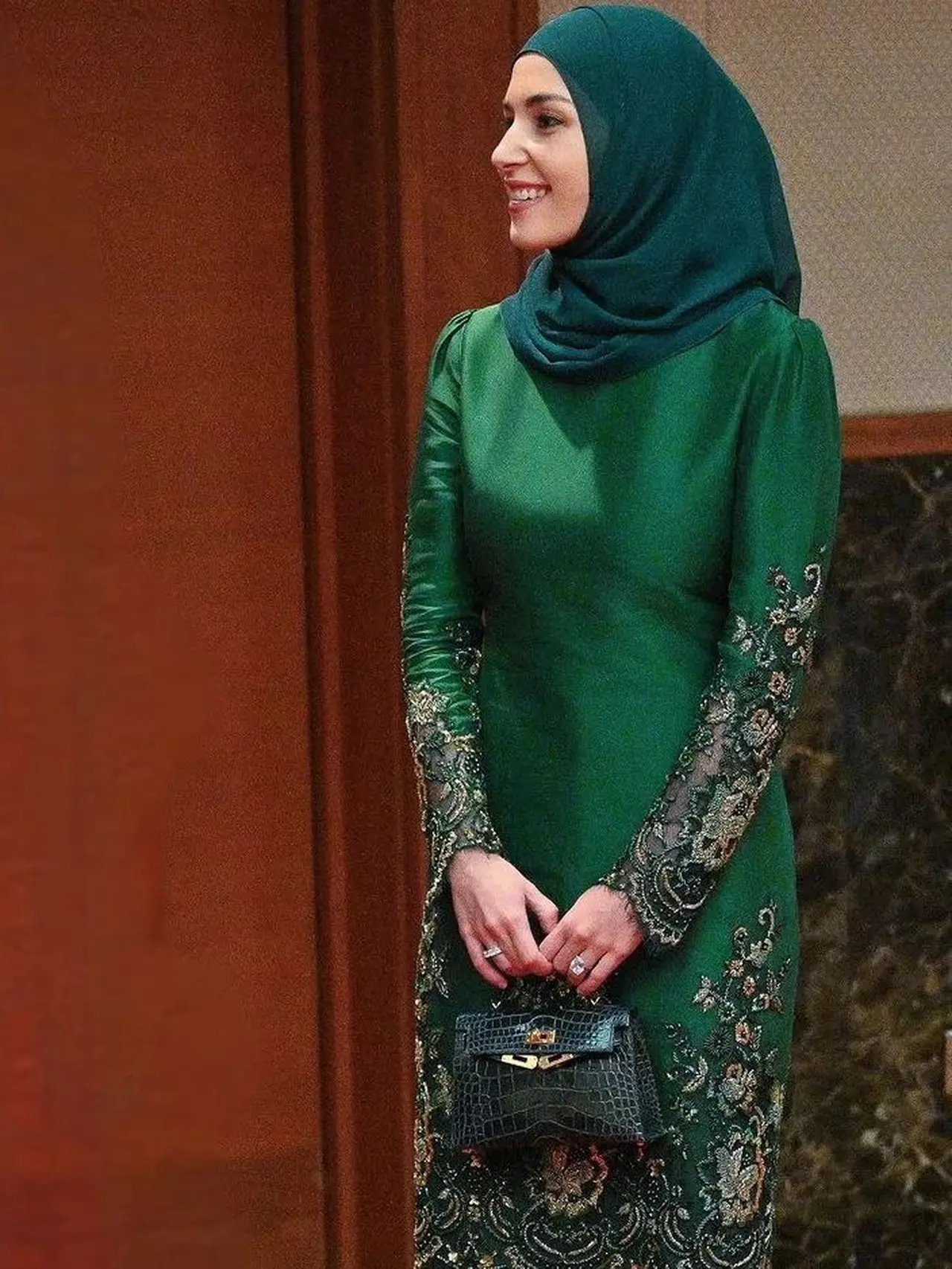 6 Potret Gaya Hijab Anisha Rosnah, Gampang Ditiru untuk Tampilan Buka ...