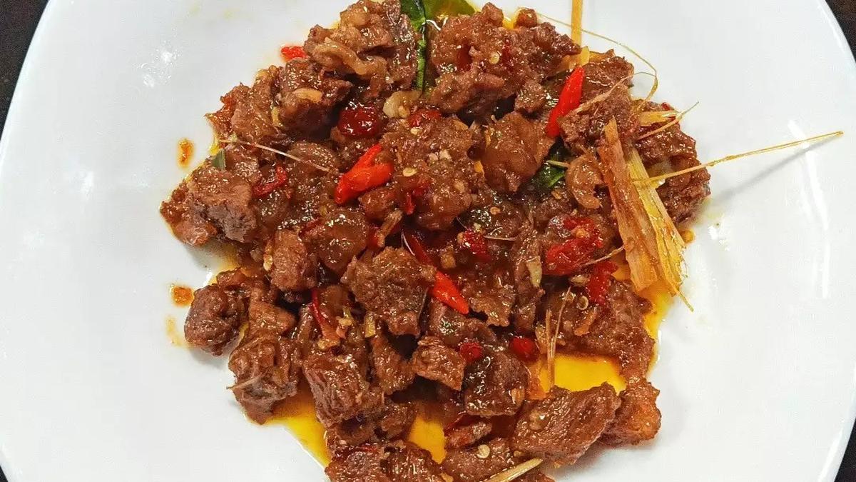 3 Resep Oseng Daging Mercon, Pedasnya Bikin Ketagihan - Lifestyle ...