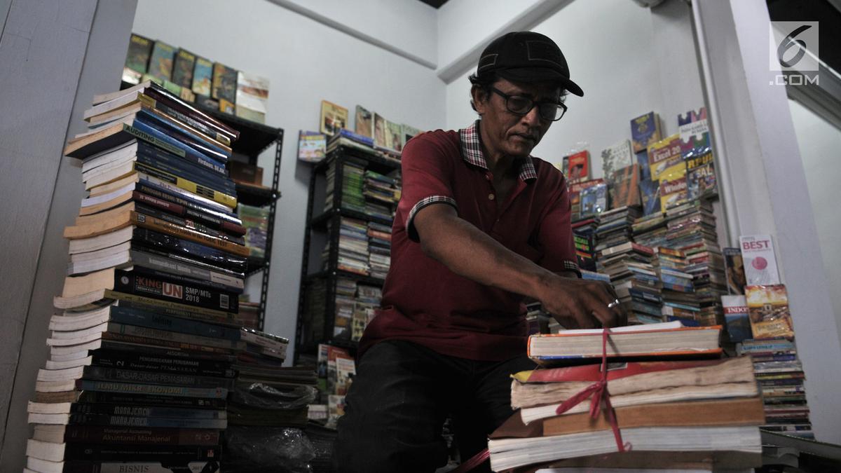 FOTO: Wisata Buku Pasar Kenari Sepi Pembeli - Foto Liputan6.com