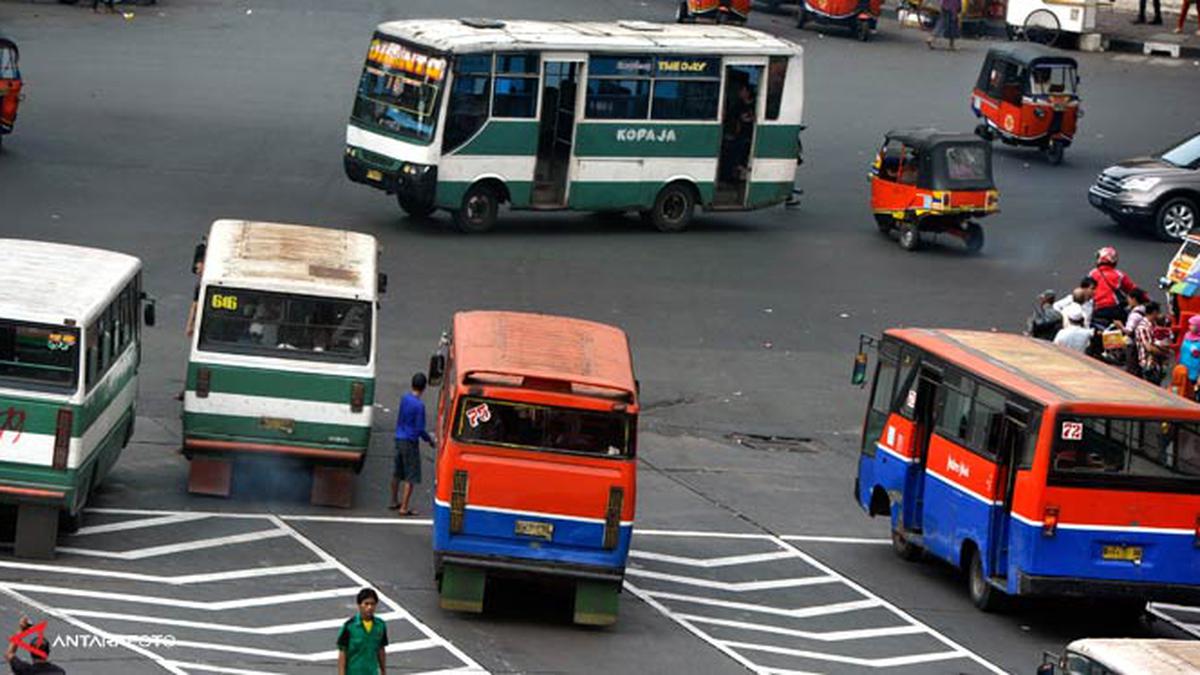[VIDEO] Tarif Angkot Naik Suka-suka - News Liputan6.com