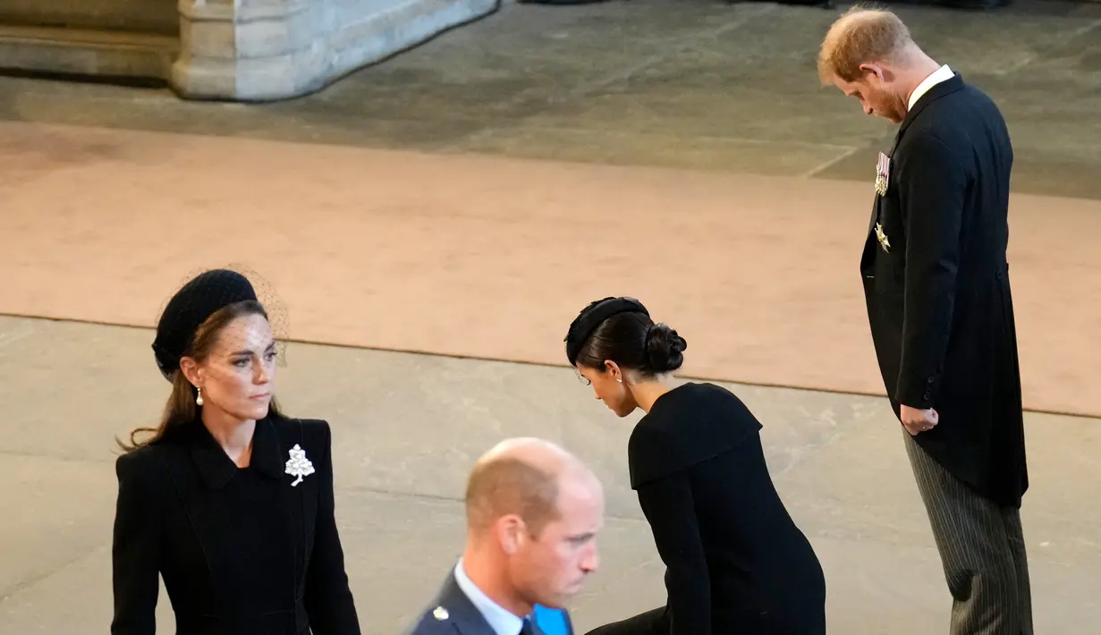 Penampilan Meghan Markle - Kate Middleton saat Hadiri Prosesi Persemayaman Ratu Elizabeth II ...