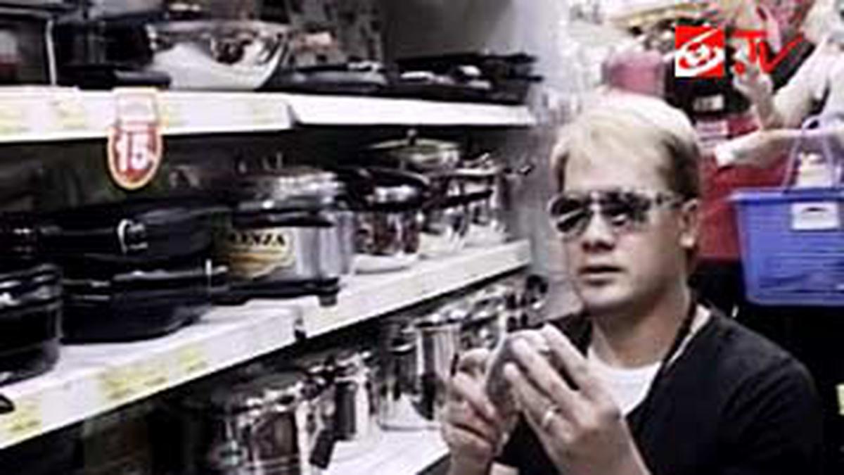 Saiful Jamil-Virginia Belanja Peralatan Dapur - ShowBiz Liputan6.com