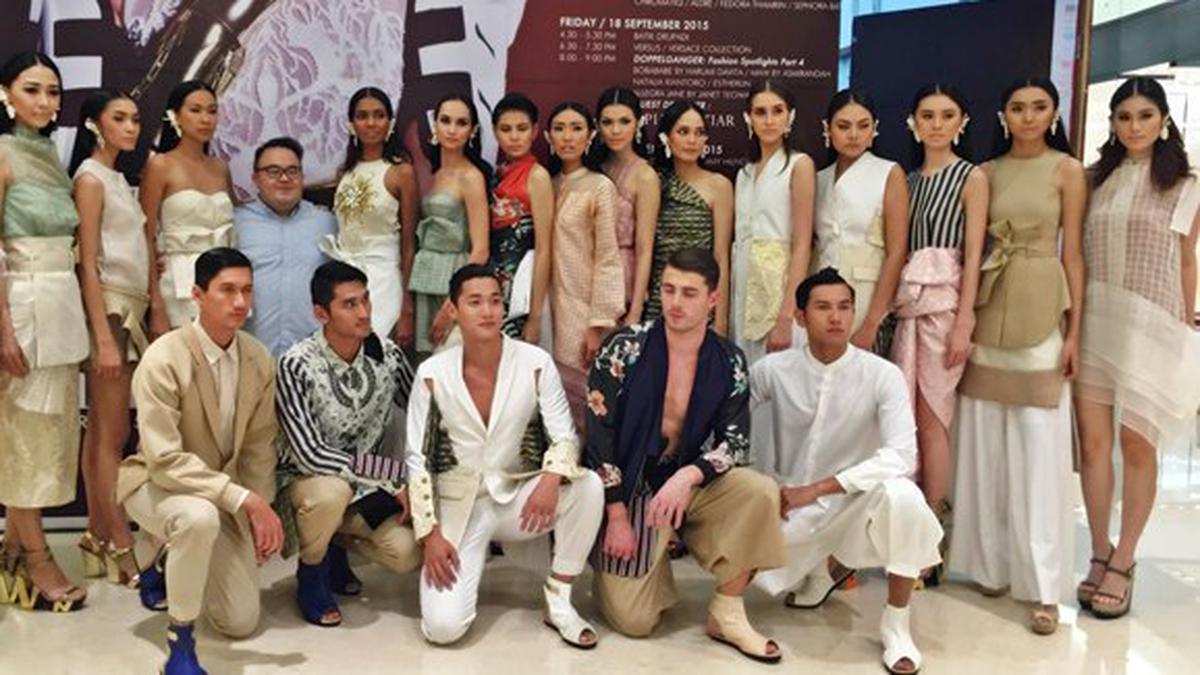 Opi Bachtiar Lestarikan Sutra Makassar Melalui Rancangannya