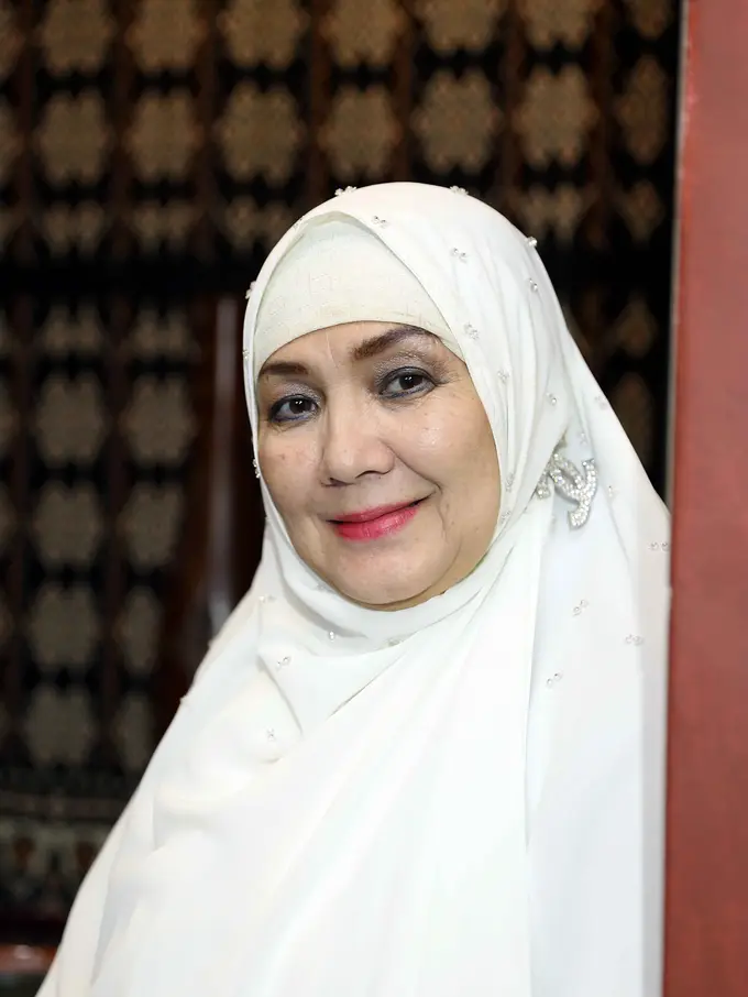 Tinggalkan Film, Eva Arnas Tobat Jadi Bintang Film Panas - Entertainment Fimela.com