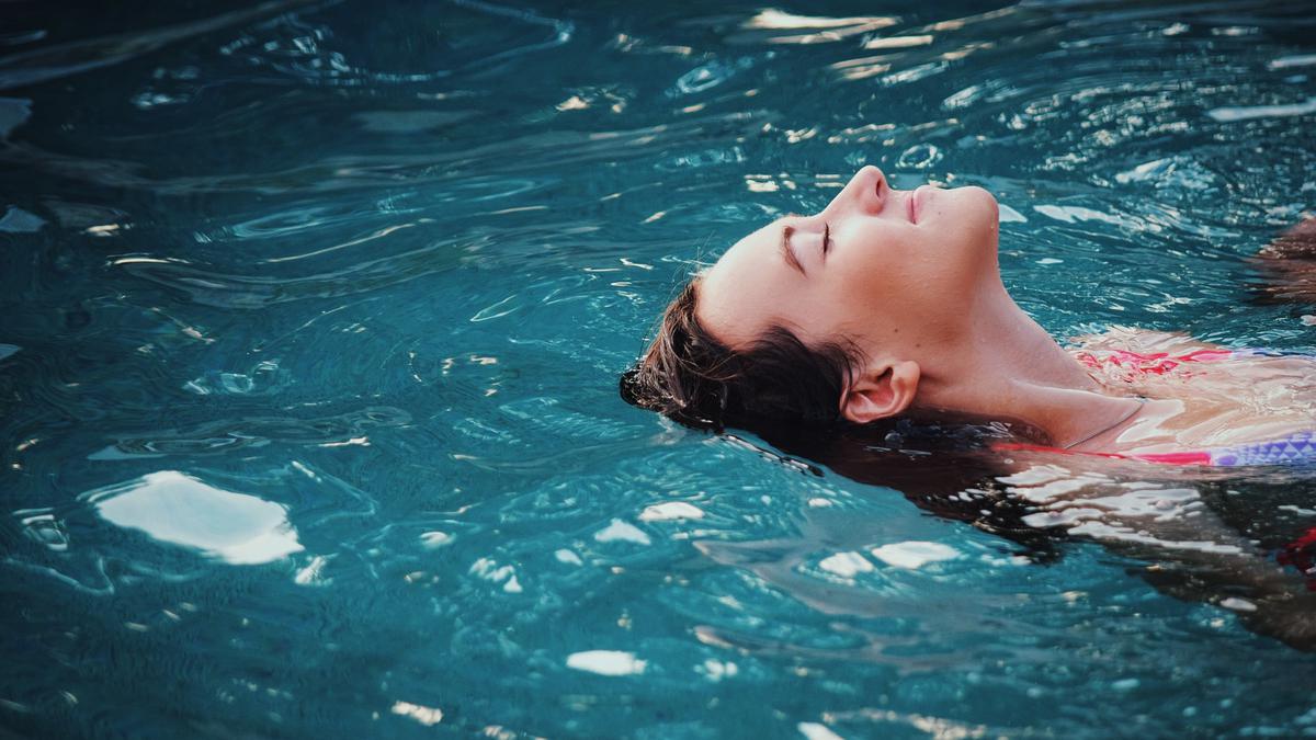 Jangan Takut Berenang Saat Menstruasi, Begini Penjelasan Dokter ...