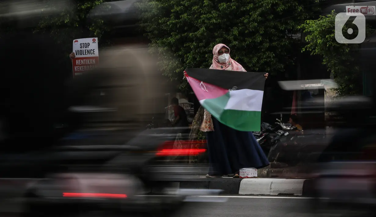 FOTO: Massa Gelar Aksi Solidaritas Palestina di Jalan Basuki Rahmat ...