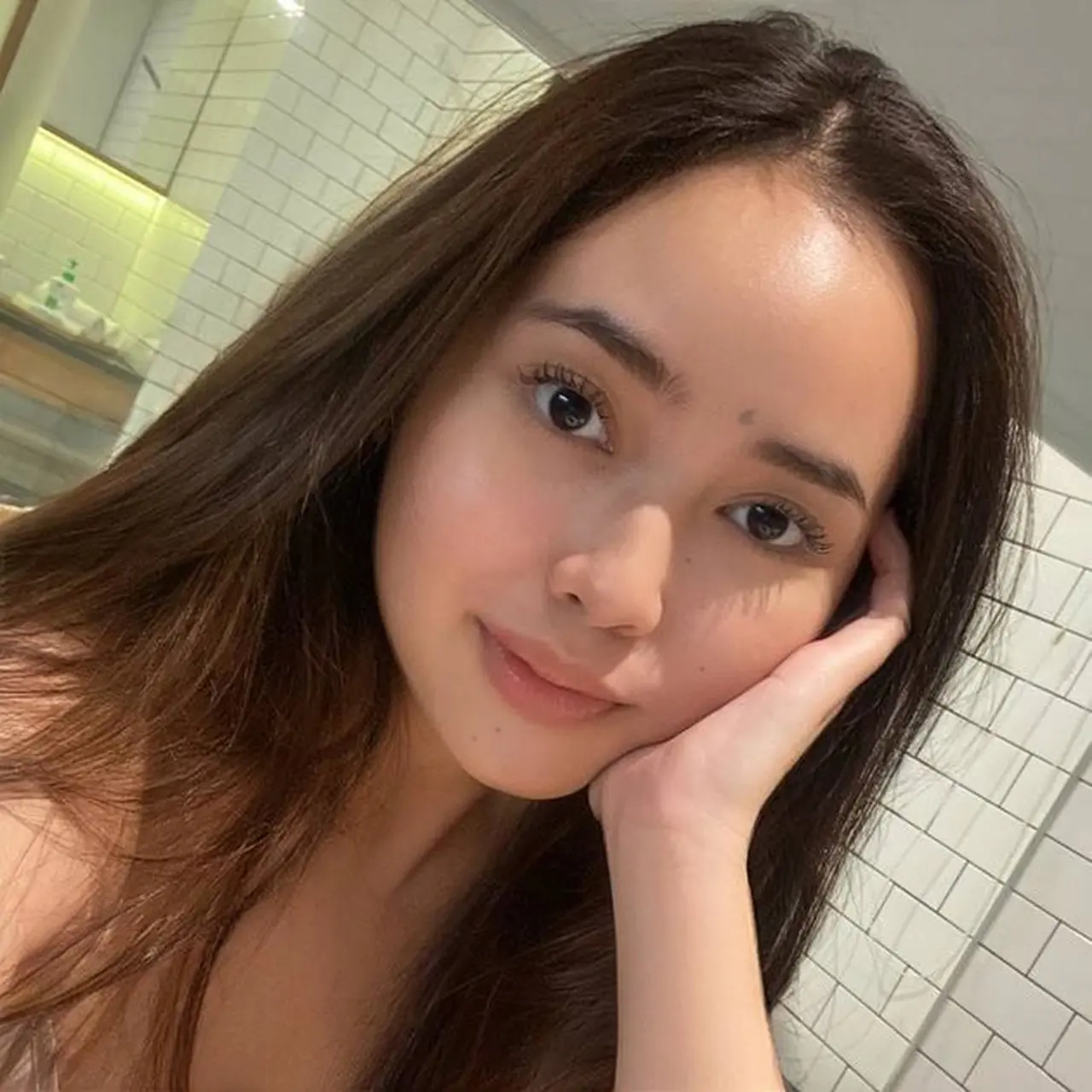 Makin Menawan, Ini 6 Potret Isya Adinda Anak Elma Theana ...