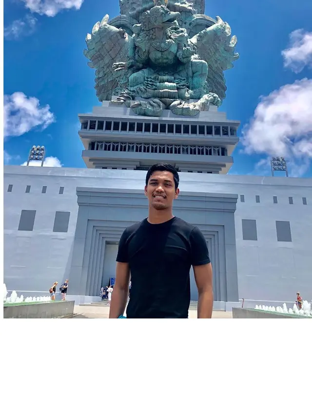 7 Potret Miswar Saputra saat di Luar Lapangan, Penjaga Gawang Andalan ...