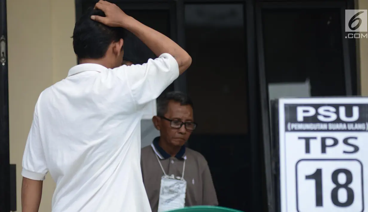 FOTO: Gelar Pemungutan Suara Ulang, Begini Suasana di TPS 18 Jakarta ...