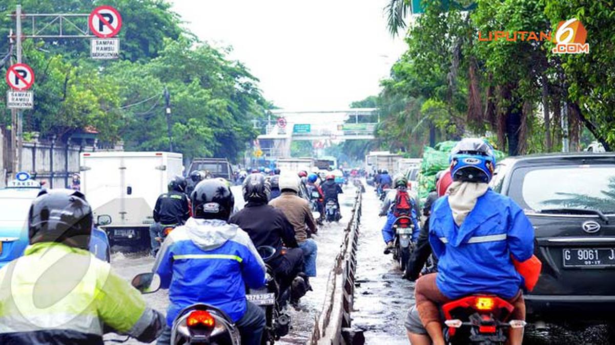 Jalan Tebet Banjir, Waspada Macet Parah - News Liputan6.com