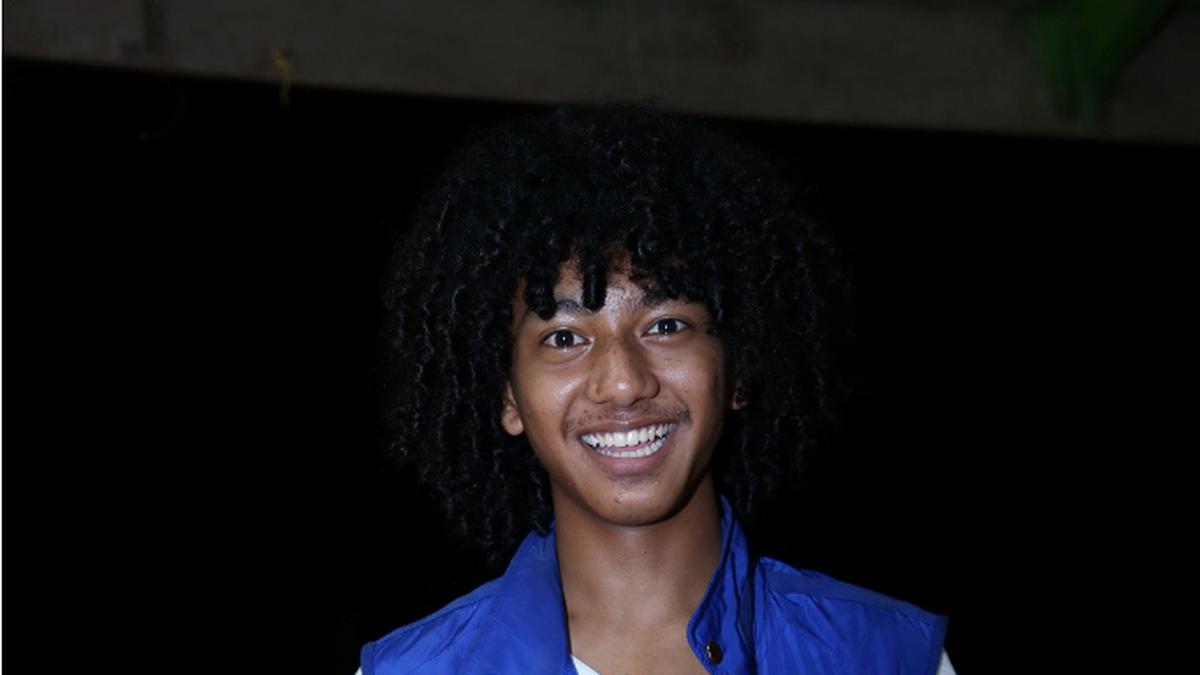 Aldy Rialdy, Si Kriwil Yang Bikin Seru di 'Rain The Series ...