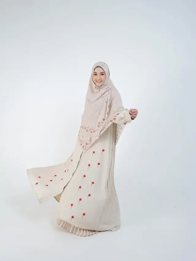 5 Model Gamis Terbaru 2024 Simpel dan Elegan ala Artis Artis Indonesia ...