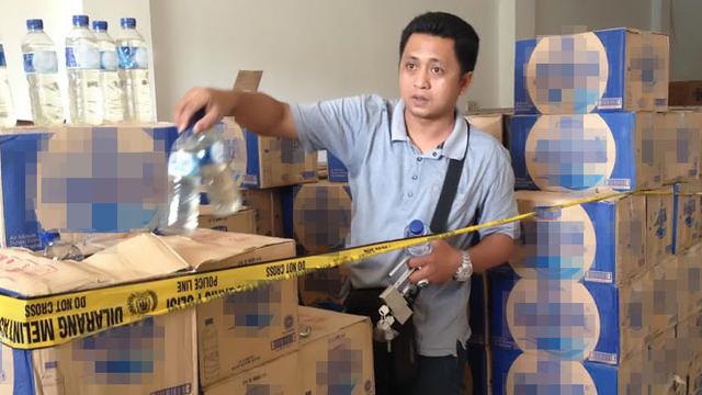 Ramadan, Polresta Jayapura Sita 22 Ribu Botol Miras Cap Tikus - Islami ...