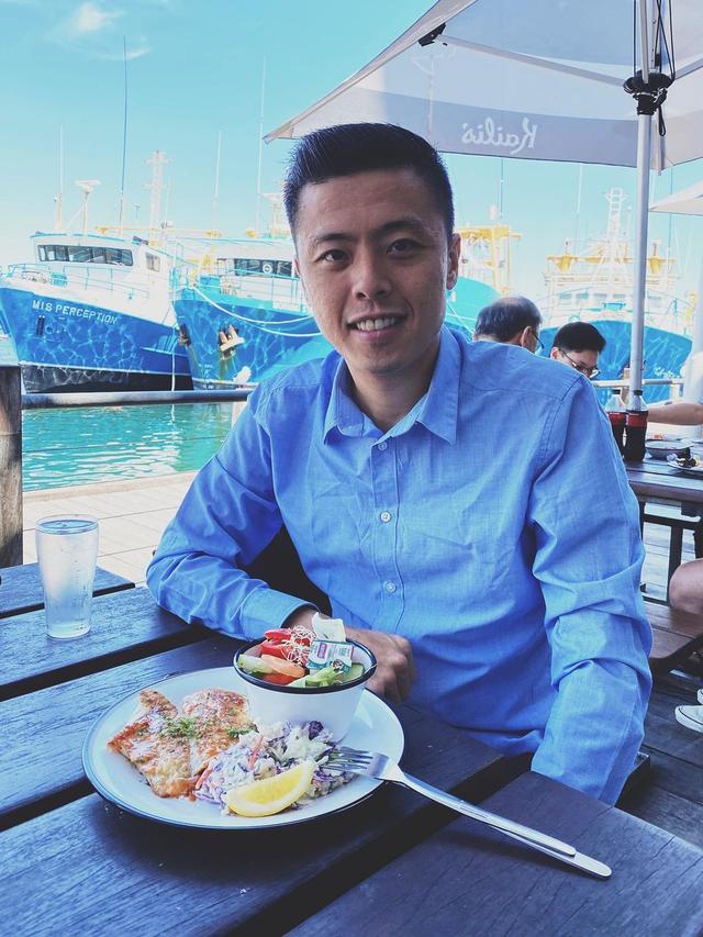 6 Gaya Santai Vincent Raditya saat Tak Bertugas Jadi Pilot, Curi ...