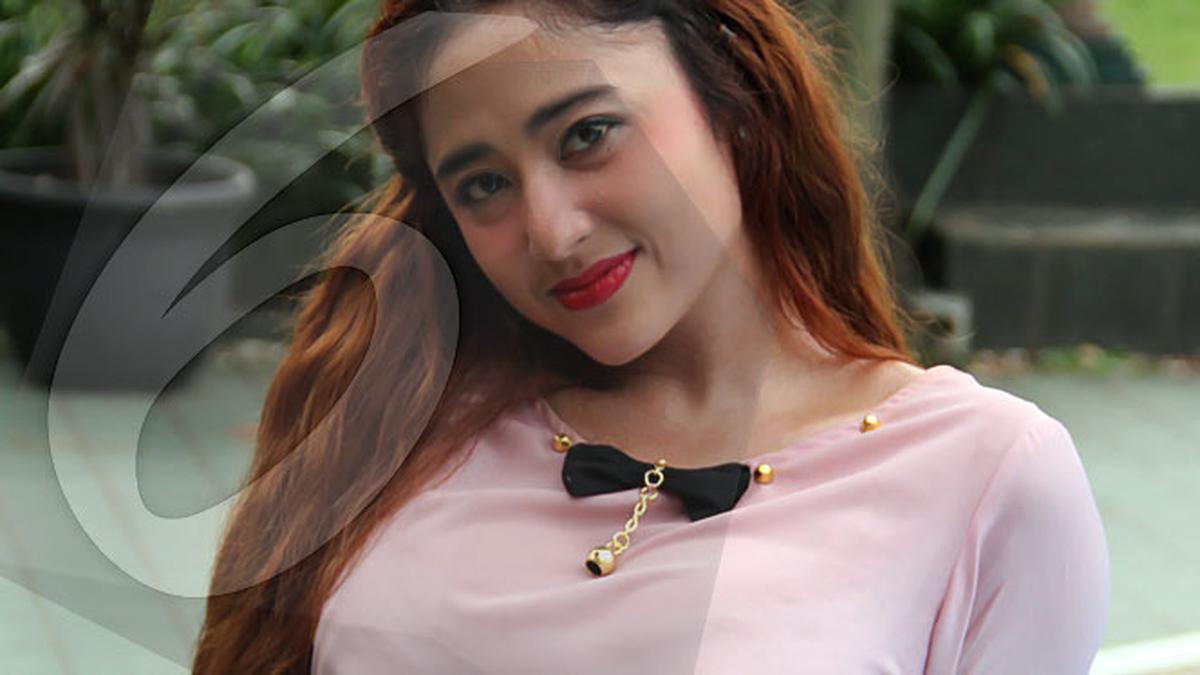 Foto Seksi Dewi Perssik - Foto Liputan6.com