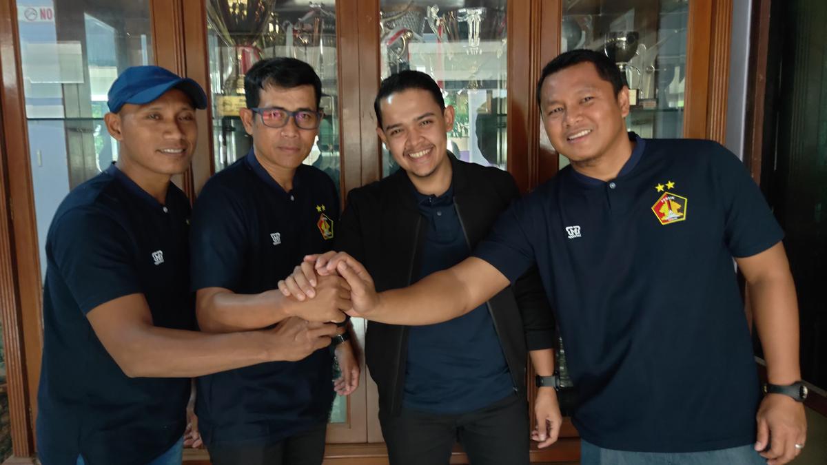 Jurus Pelatih Baru Persik Kediri Bangun Tim yang Solid - Surabaya ...