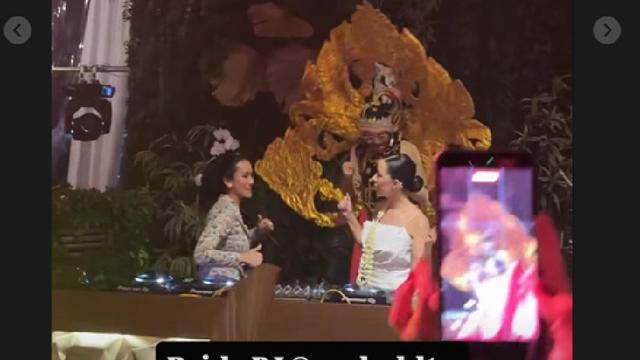 Potret Darma Mangkuluhur Nikahi Patricia Schuldtz dengan Busana Adat ...