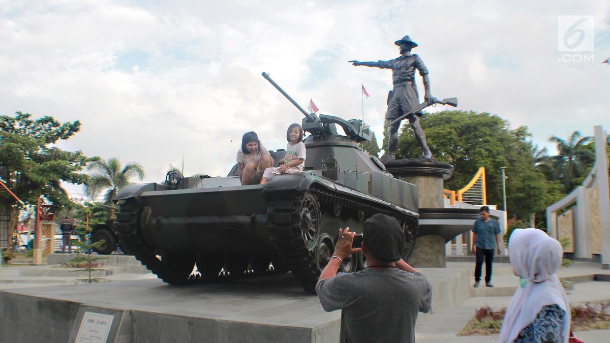 FOTO: Dua Tank Tempur Bersejarah Jadi Buruan Swafoto Warga Gorontalo ...
