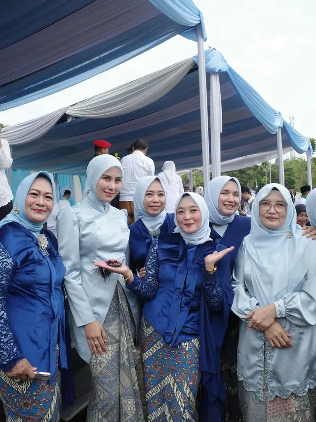 6 Potret Detail Kebaya Modern Syahnaz Sadiqah di Hari Jadi ke-18 Kab. Bandung Barat - Hot ...